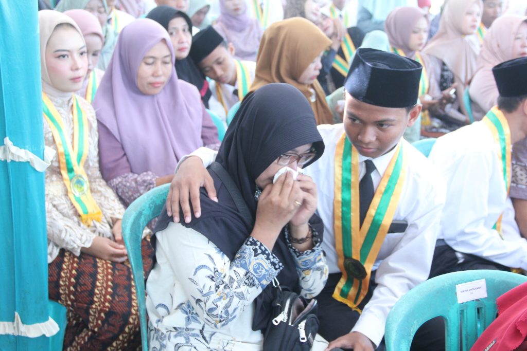 Haflah Akhirussanah Siswa/i MTs-MA Mazro’atul Huda Karanganyar, Tahun ...