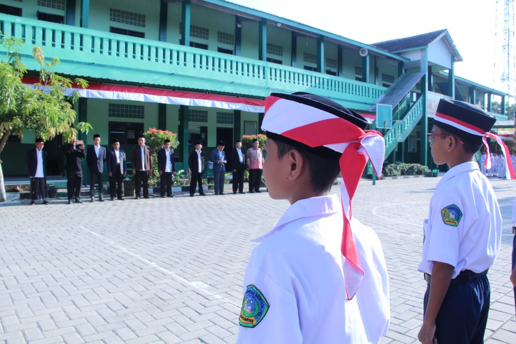 Kemeriahan Perayaan Kemerdekaan di MTs Mazro'atul Huda Karanganyar ...